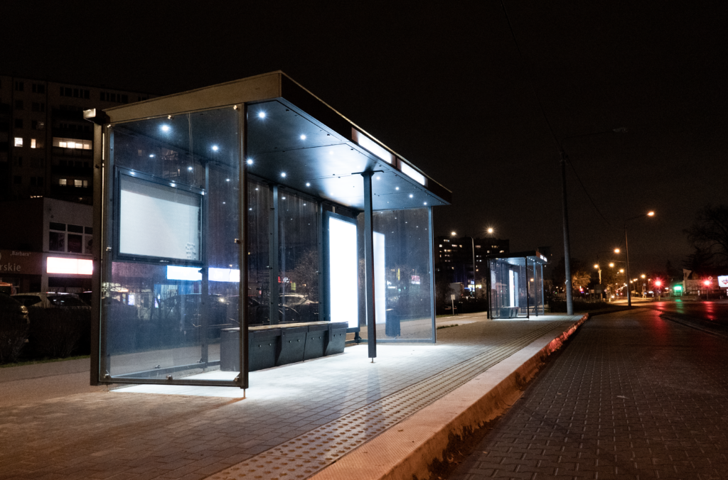 SOLARER STADTUNTERSTAND - IBOMBO | Fahrrad Reparaturstation | Direkt vom Hersteller!